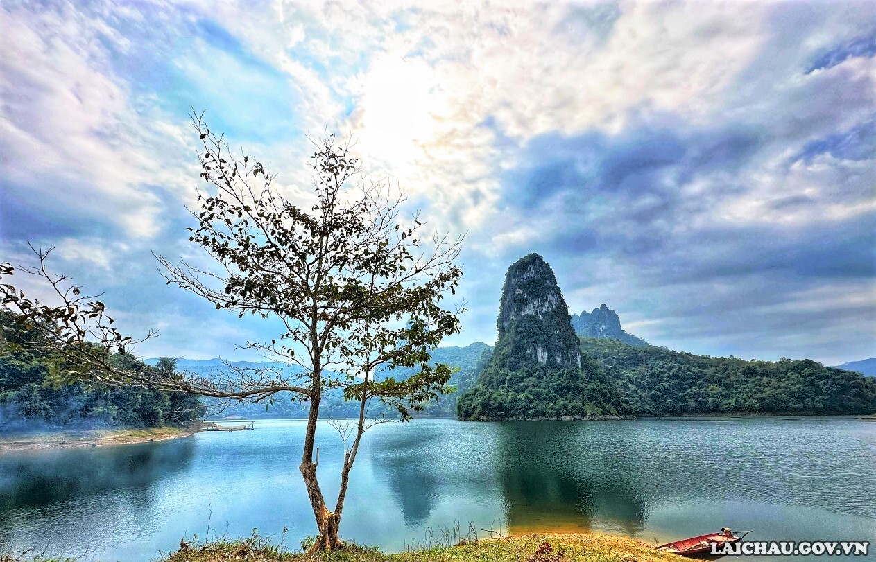 Vịnh Pá Khôm - Điểm du lịch tuyệt vời ở Than Uyên, Lai Châu
