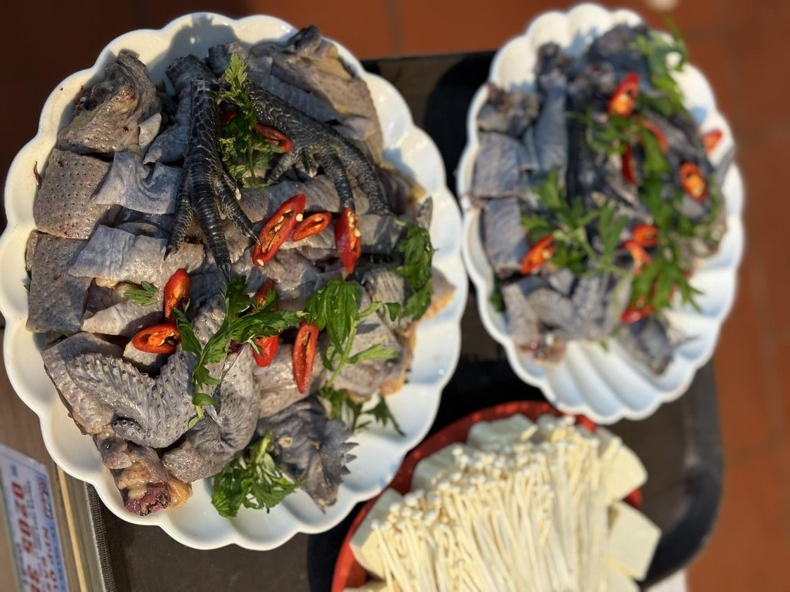 Lẩu gà đen Sapa, bạn thử chưa